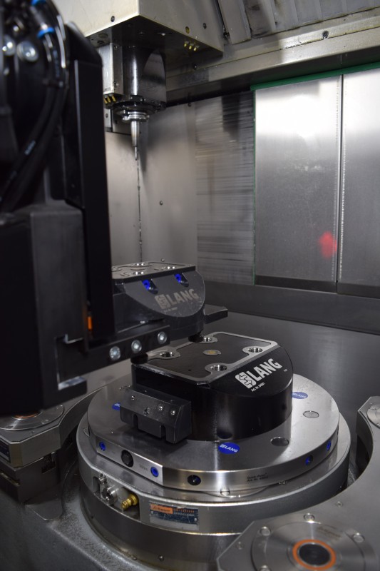 64500: RoboTrex Automation zero point clamping system | LANG Technik