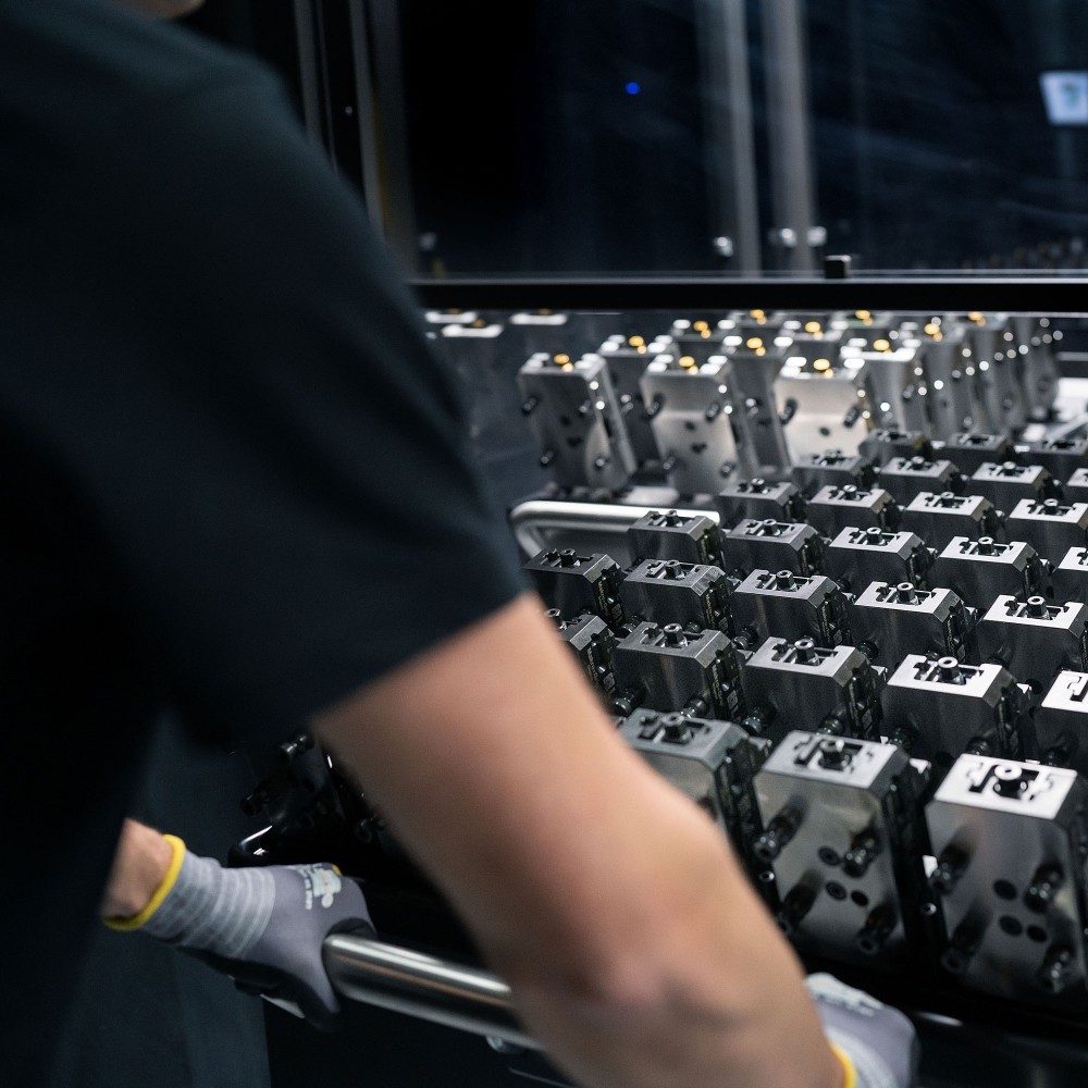 Simple automation of CNC machines | LANG Technik