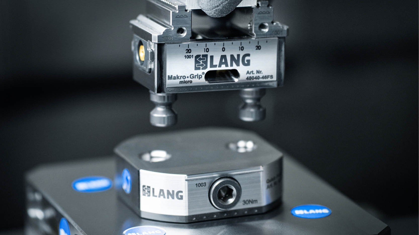 New micro vise with zero point system | LANG Technik