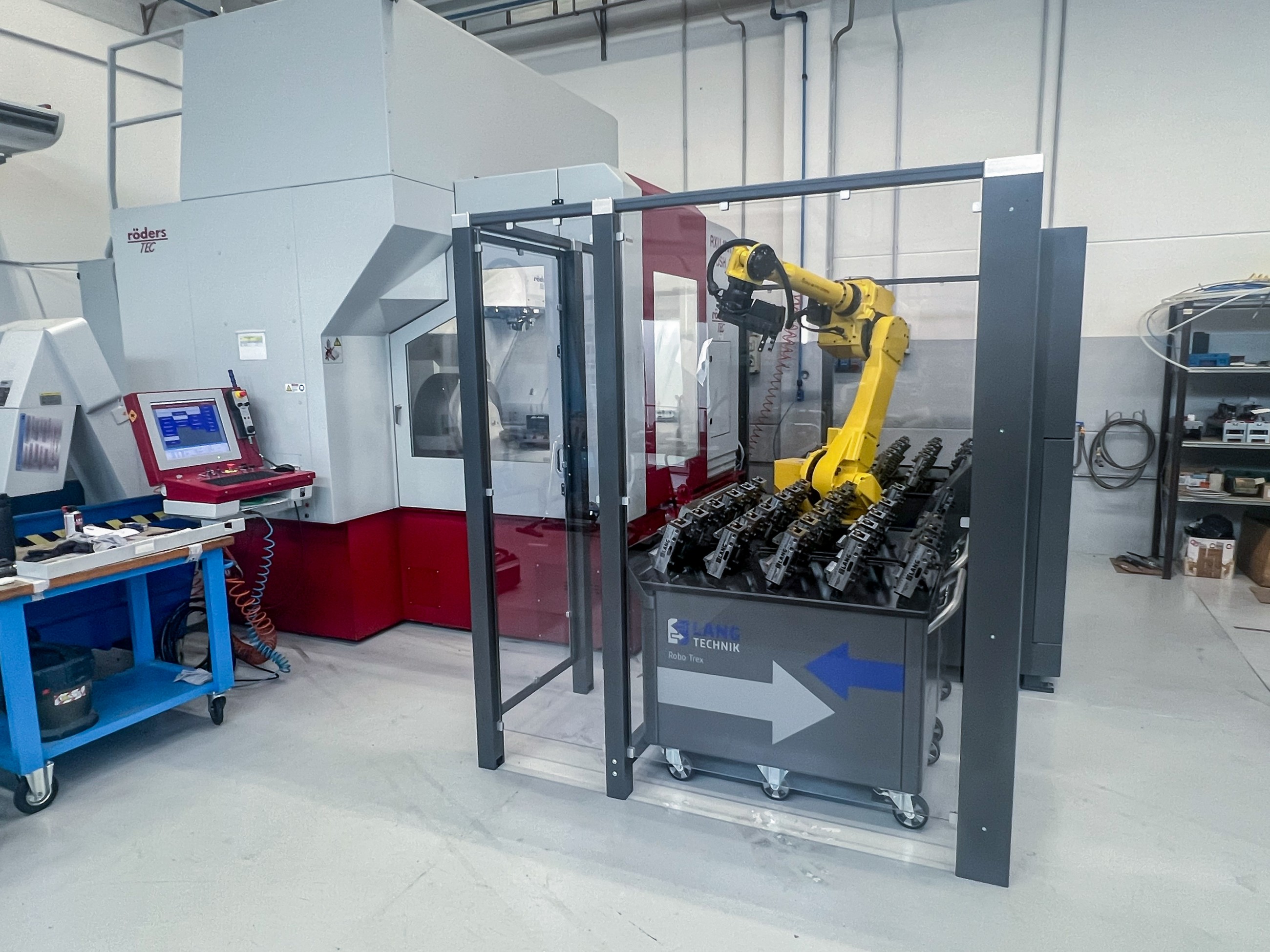 röders-Maschinen automatisieren | LANG Technik